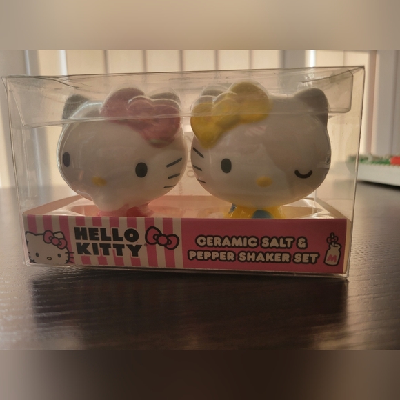 Sanrio | Kitchen | Hello Kitty Salt And Pepper Shaker Set | Poshmark